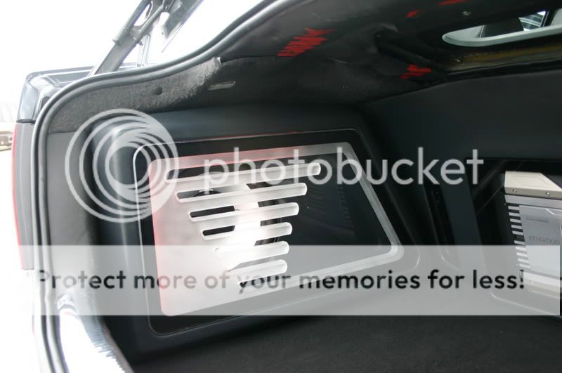 Full show custom fiberglass, plexi, LCD Jetta trunk set-up Unbelievable ...